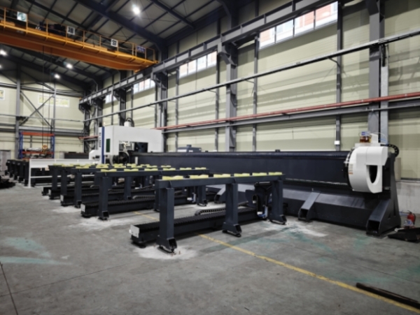 THREE CHUCK METAL PIPE CUTTING MACHINE - Jinan Sejong Tech Cnc ...